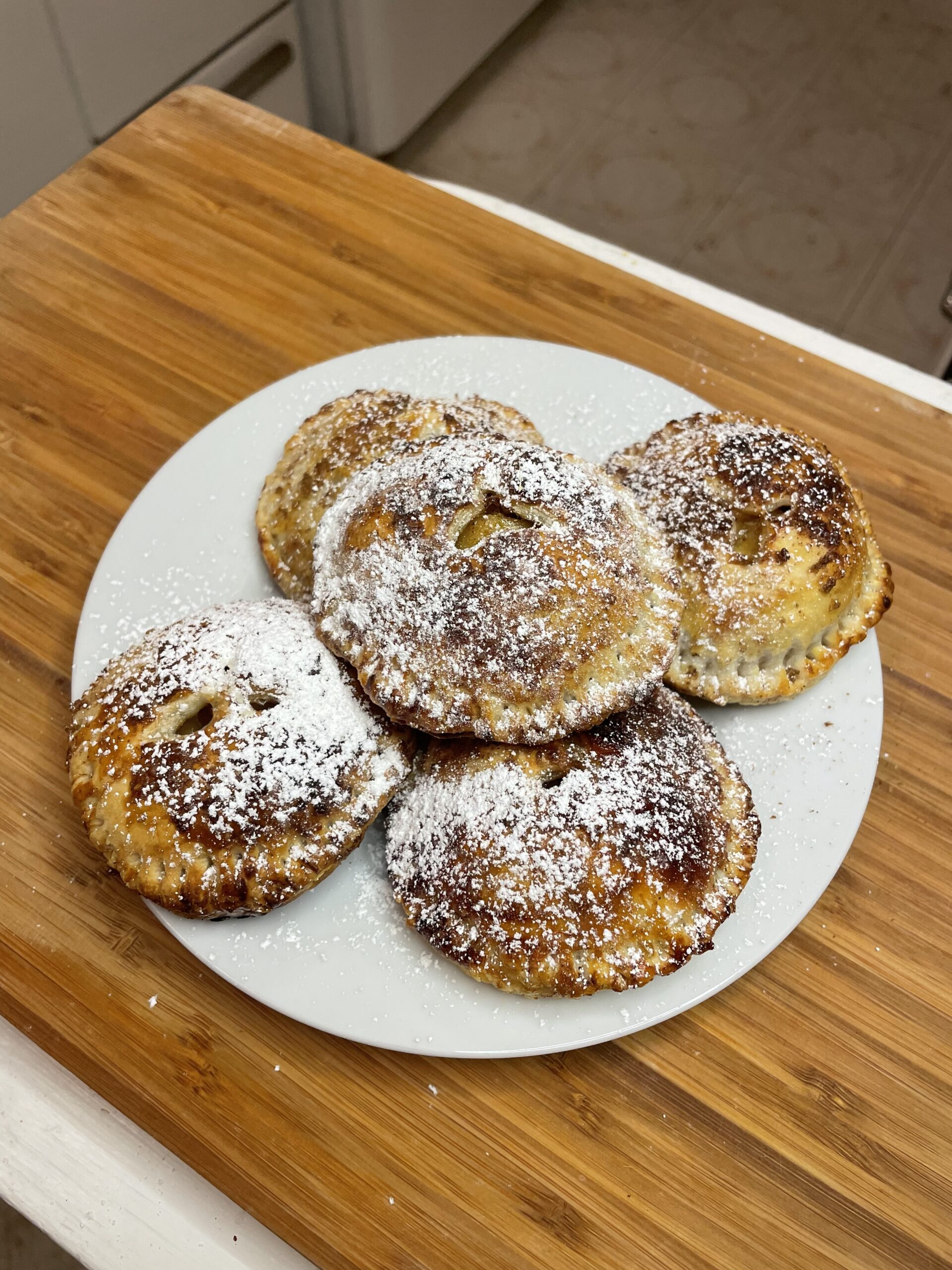 Warm Rustic Apple Hand Pies - THE ABROTHECARY